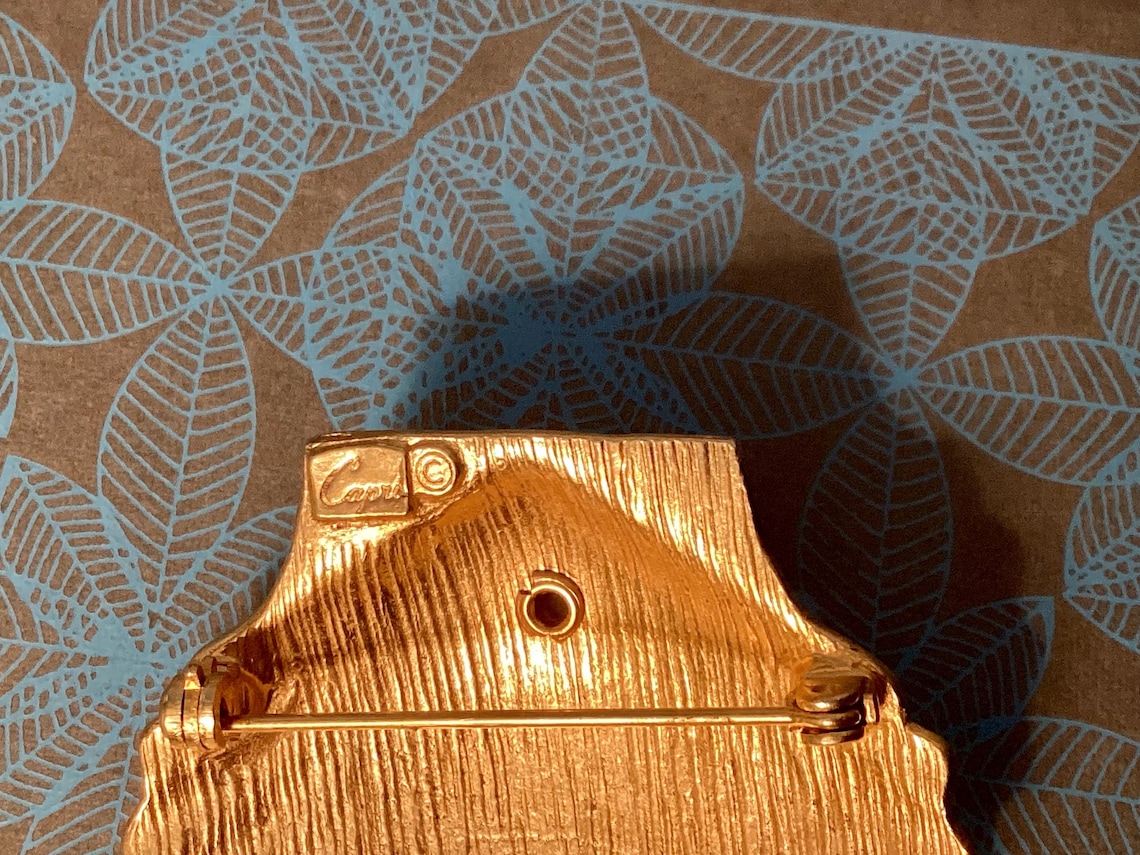 Clam Sea Shell With Pearls and Crystal Golden Vintage Capri French ...