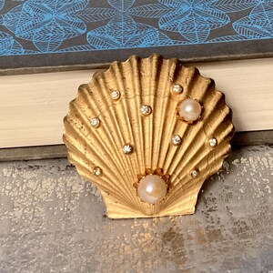 Clam Sea Shell With Pearls and Crystal Golden Vintage Capri French ...