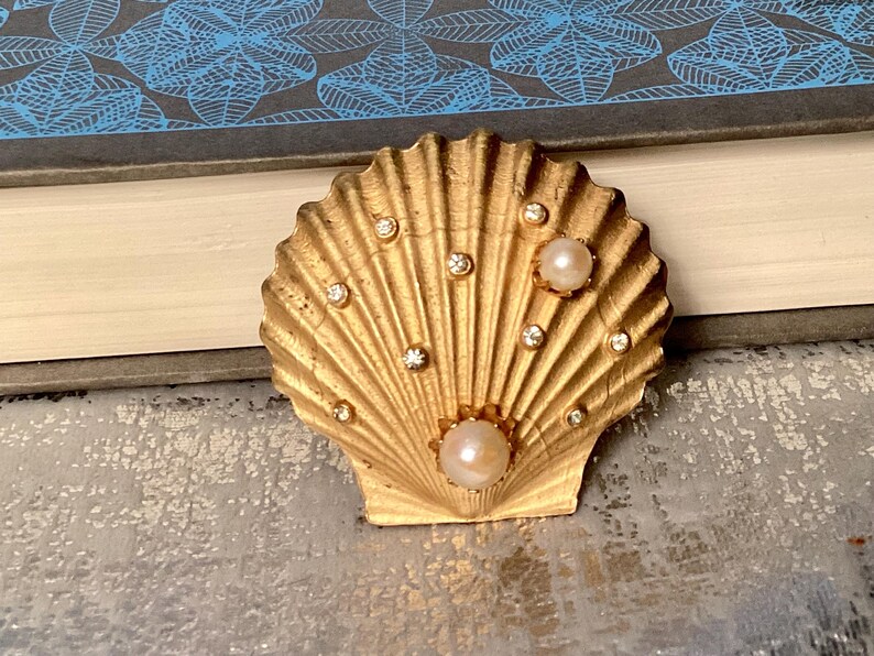 Clam Sea Shell With Pearls and Crystal Golden Vintage Capri French ...