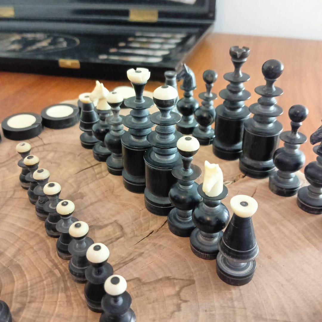 Chess Backgammon Made in Vietnam 1960-1970 Figures Dice Ivory Vintage ...