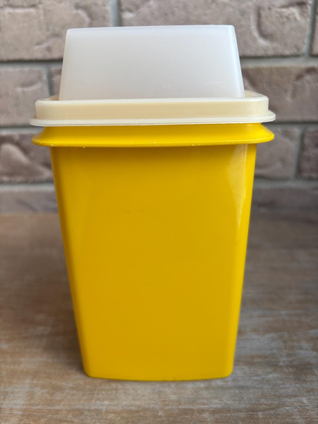 Vintage,tupperware,pick-a-deli.vintage Tupperware. Tupperware. Pickle ...