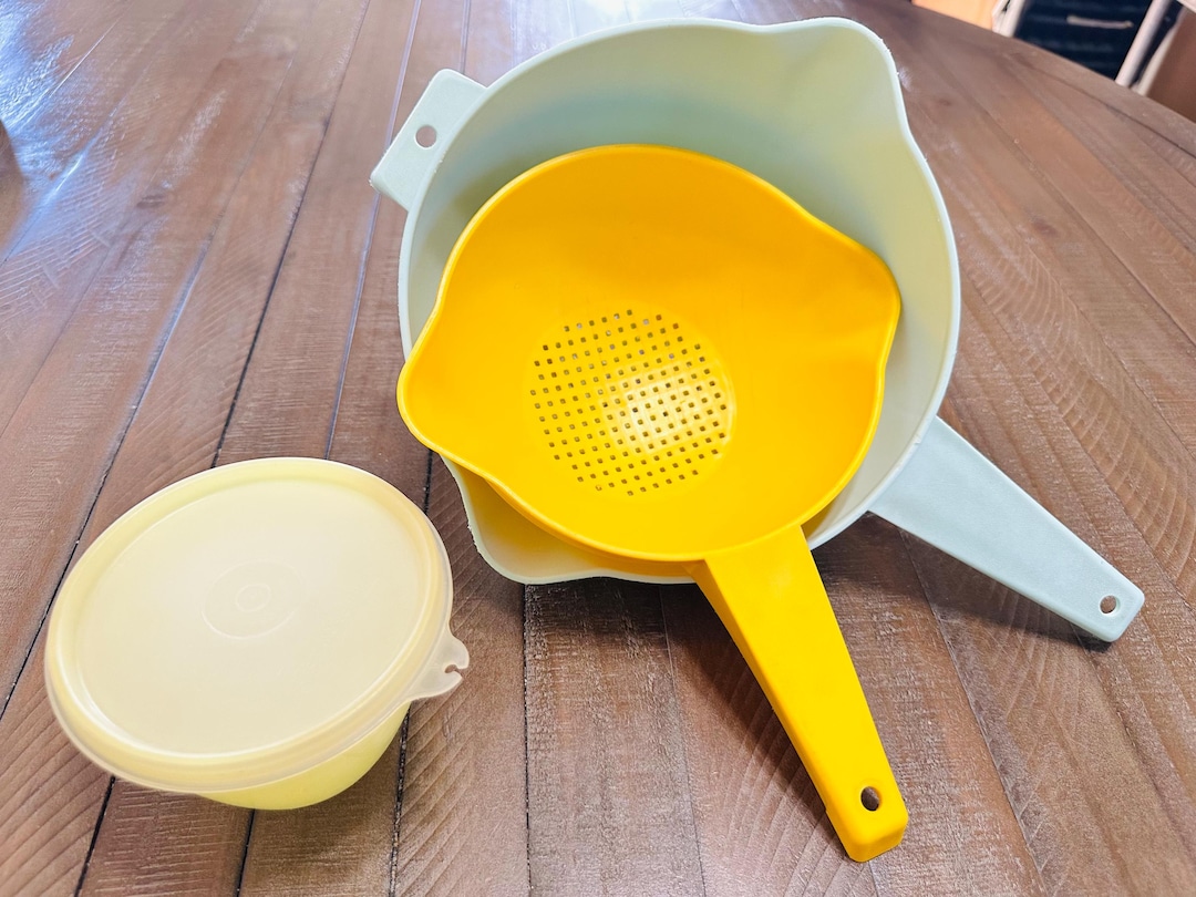 Vintage TUPPERWARE Circa 1960's-1970's #1523 Mint Green 2 Qt Colander ...