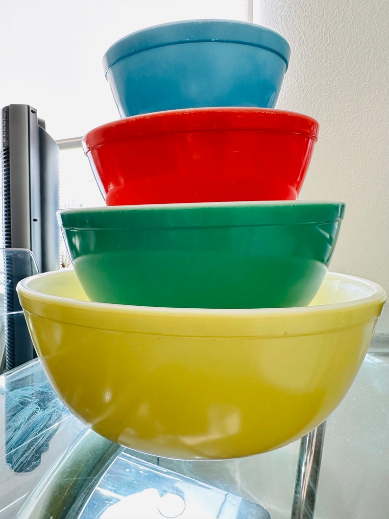 VINTAGE PYREX PRIMARY 1950's 4 Colors Mixing Bowl Set - Etsy