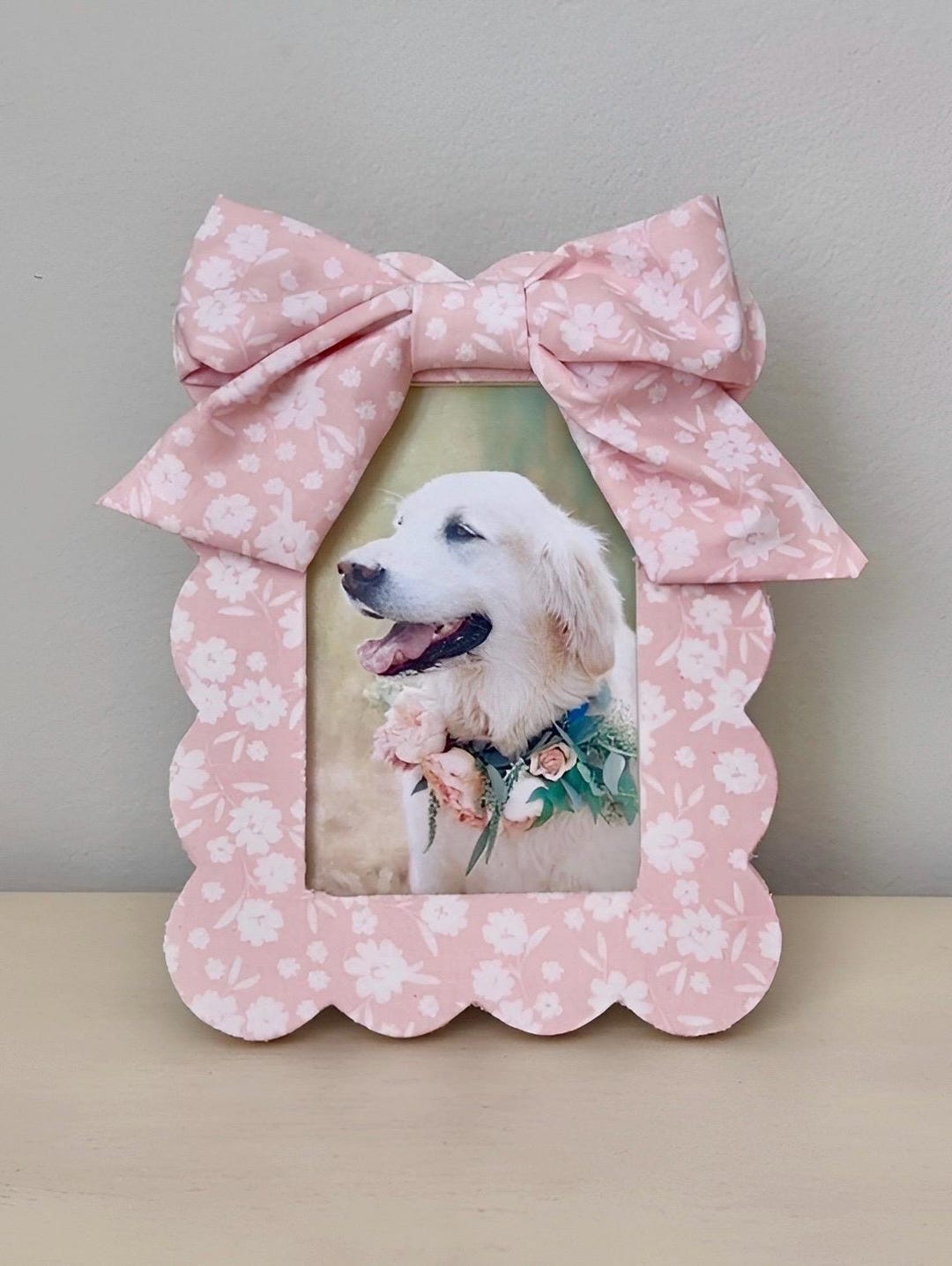 Handcrafted Scalloped Picture Frame: Pink Floral Fabric Bow, 4x6 Photo ...