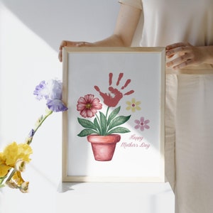 Flower Handprint Mothers Day Card Diys Kid Craft for Mom Handprint Art ...