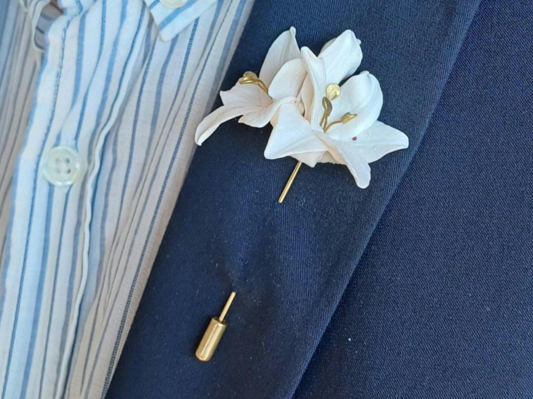Lily Flower Lapel Pin for Men, Wedding Boutonniere, Groomsmen Wedding ...