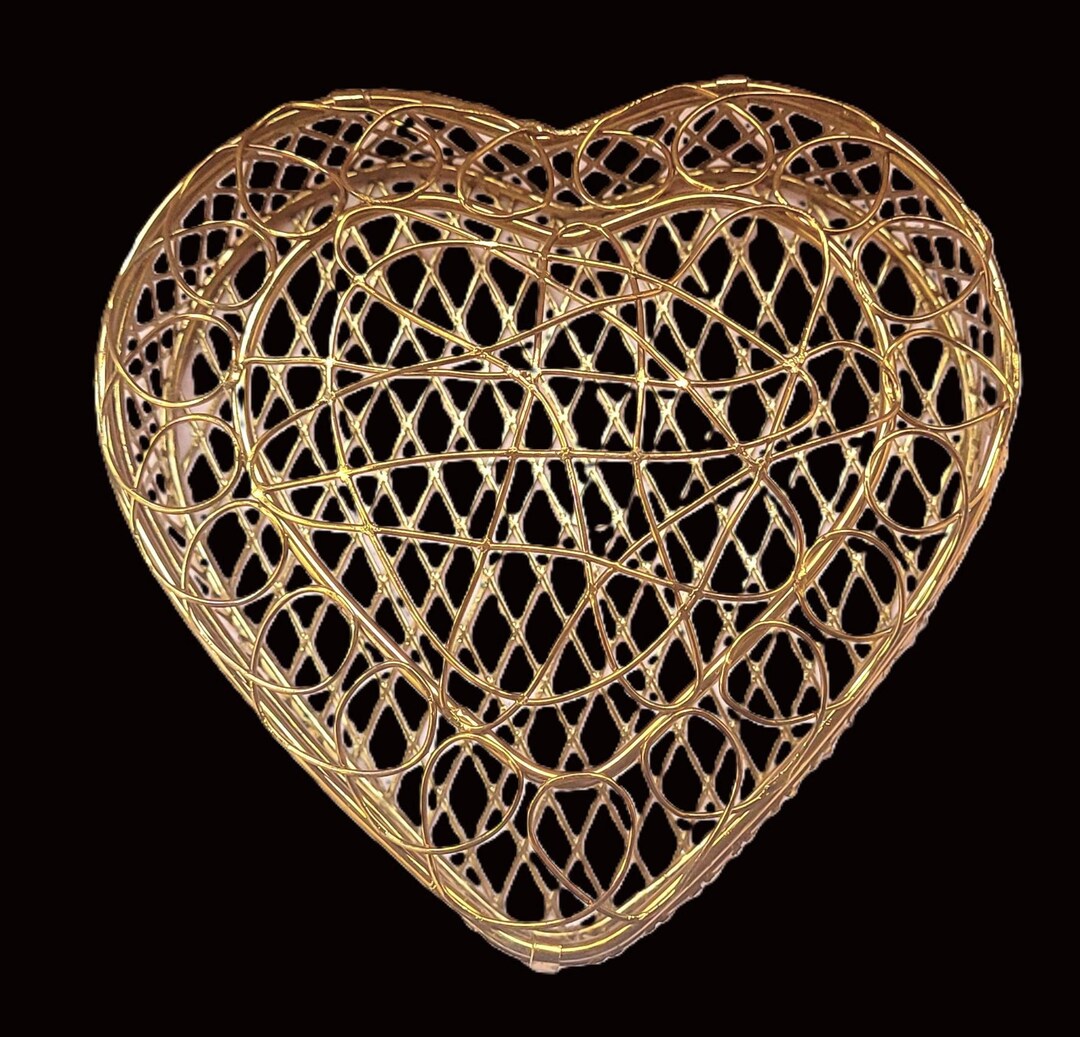 Heart-shaped Gold Wire Basket With Hinged Lid & Clasp Closure - 6"x6 ...