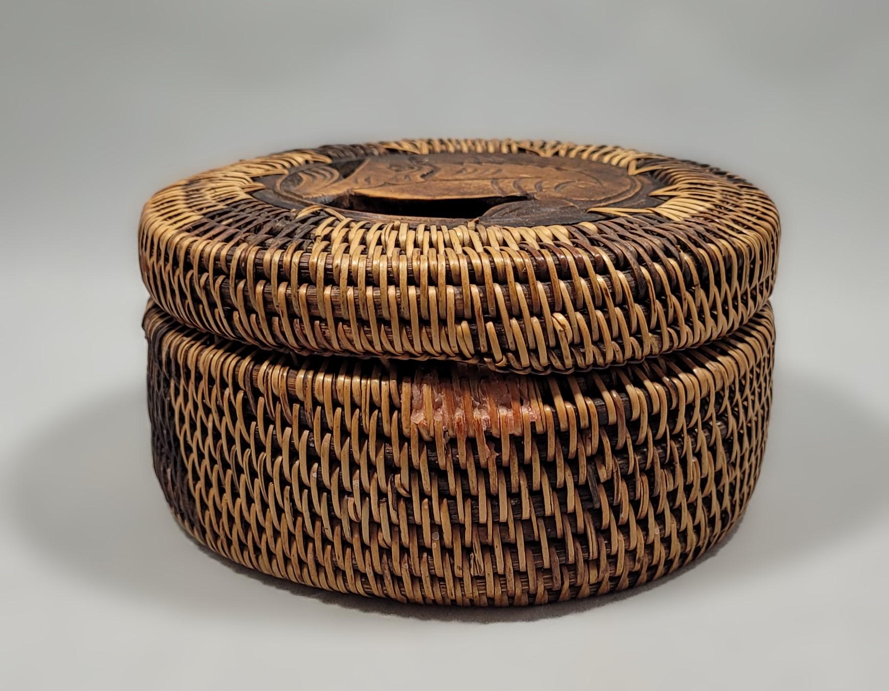 Indonesian Handcrafted Woven Grass Basket With Carved Lizard/crocodile ...