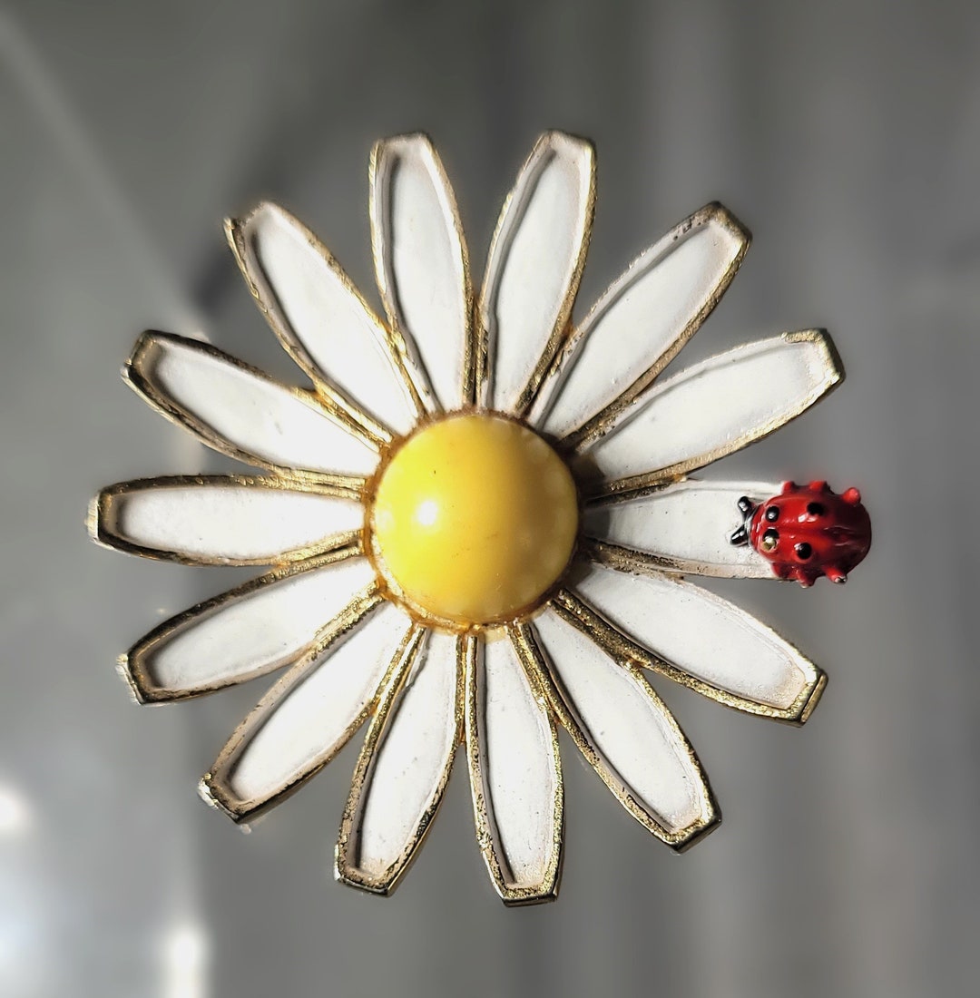 Vintage Retro 60s Weiss Daisy With Ladybug Enamel Metal Brooch Hippy ...