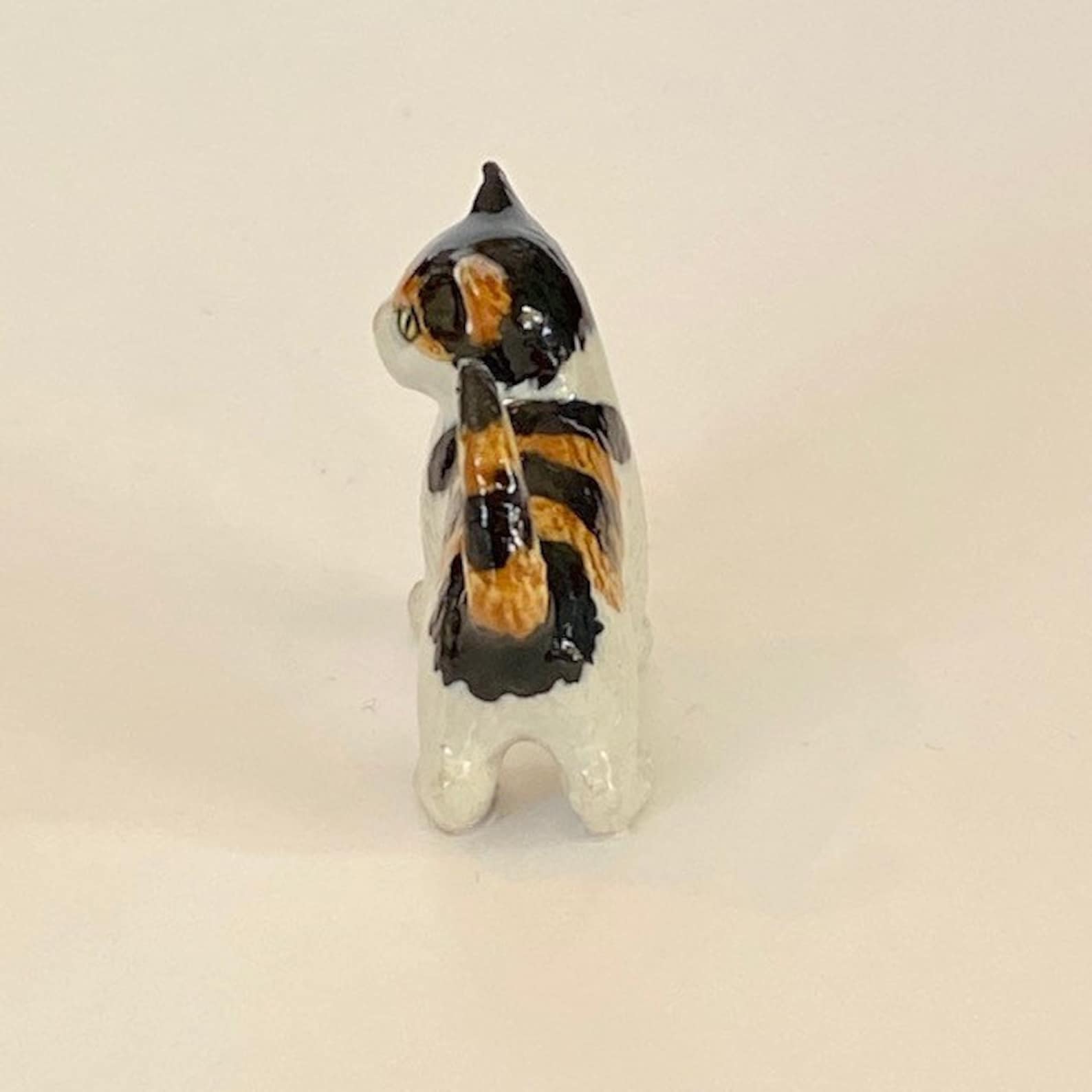 Hand-painted Miniature Porcelain Calico Cat Figurine – 25166 - Etsy