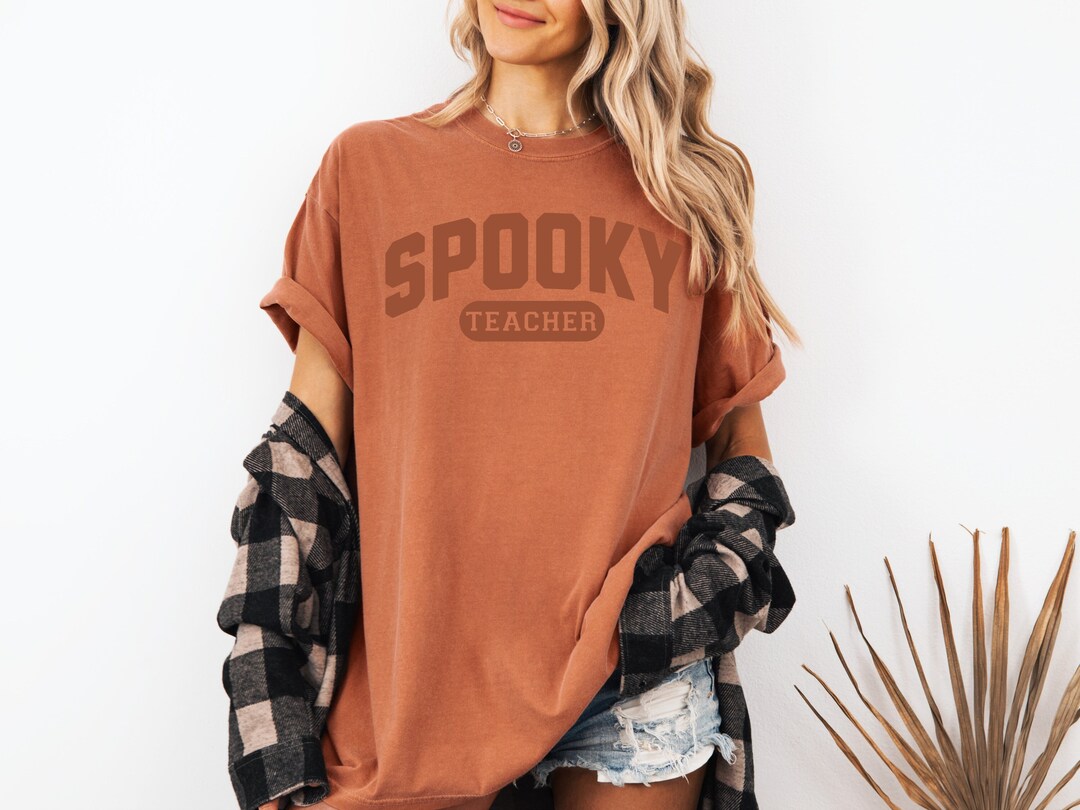 Comfort Colors Retro Spooky Teacher Halloween Shirt - Etsy