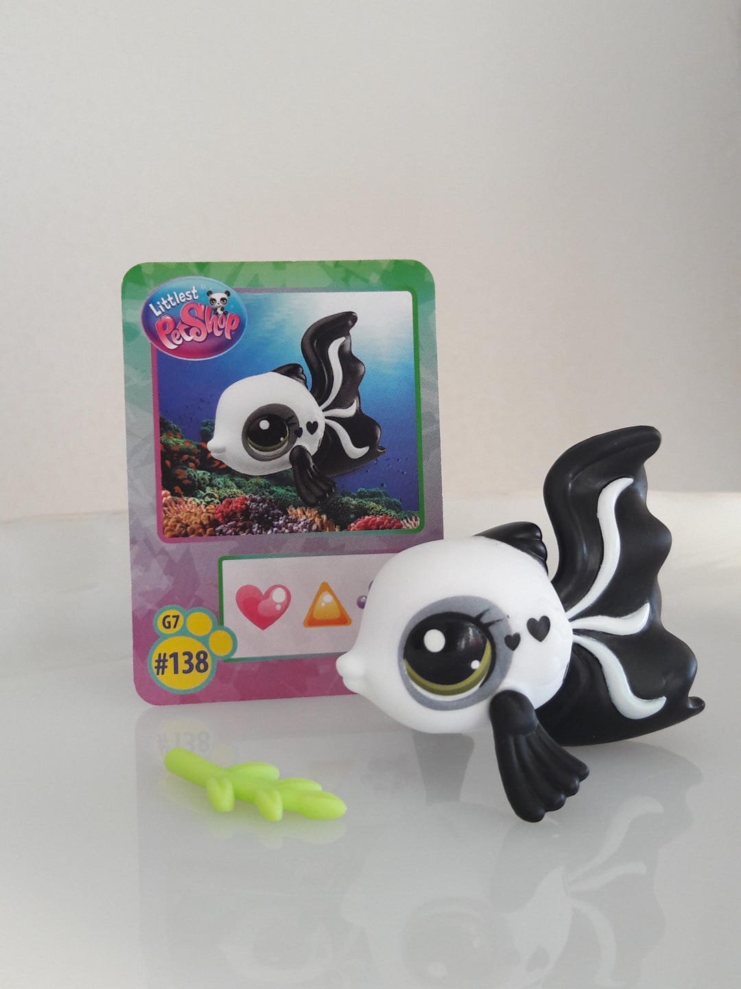 Hasbro Littlest Pet Shop #G7 Gothic Black&white Fish #138 With Card and ...