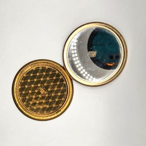 VTG Queen Elizabeth 1955 Powder Compact Issued to Commemorate Her First ...