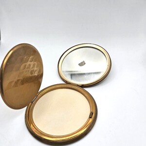 VTG Queen Elizabeth 1955 Powder Compact Issued to Commemorate Her First ...