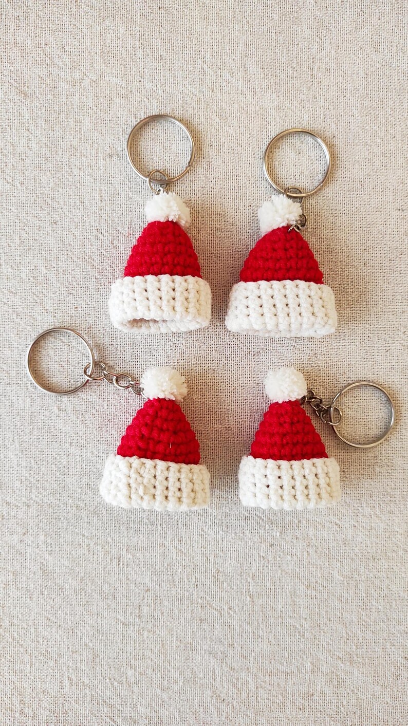 Crochet Christmas Santa Hat Keychain - Amigurumi - Easy Crochet Pattern ...