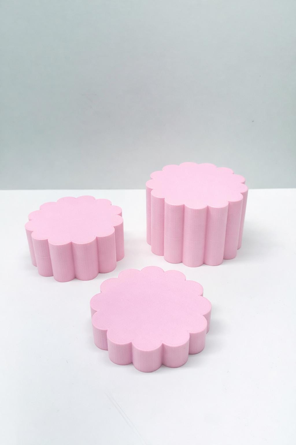 Flower Shaped Round Photo Prop Risers, Petal Edge Display Pedestals for ...