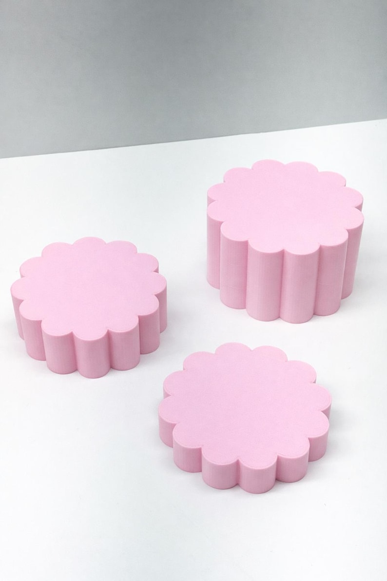 Flower Shaped Round Photo Prop Risers, Petal Edge Display Pedestals for ...