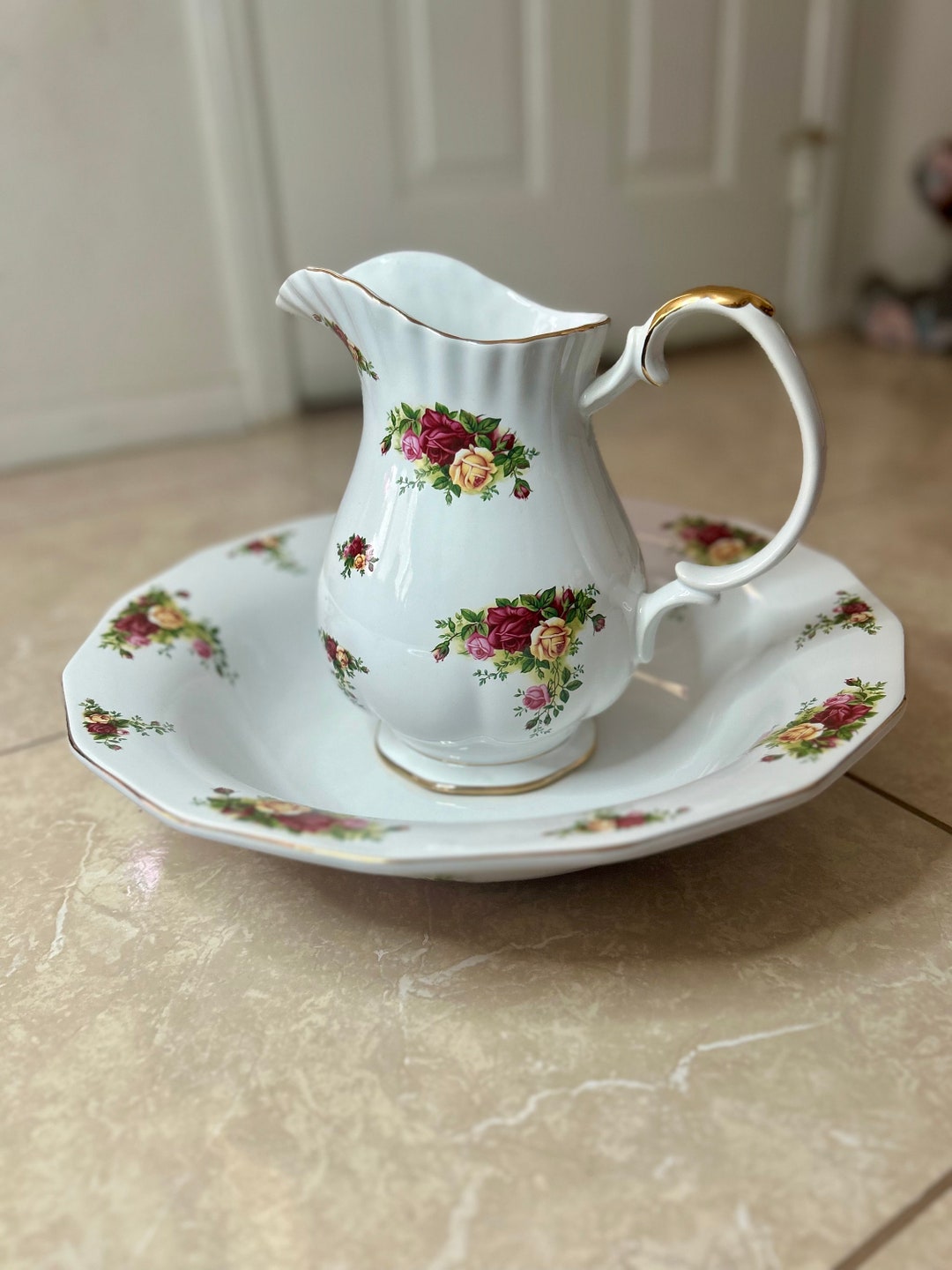 Royal Doulton/royal Albert Old Country Roses Bone China Pitcher & Basin ...