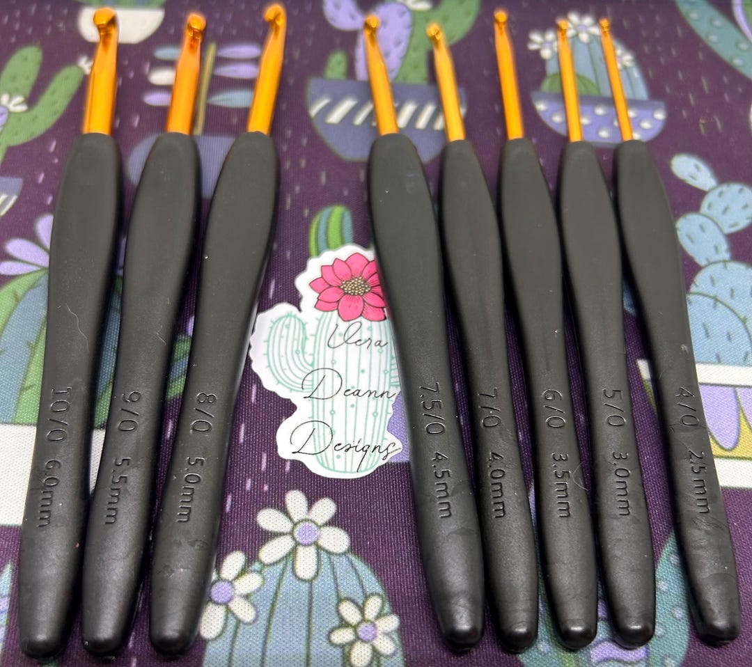 8 Piece Black Set of Crochet Hooks - Etsy