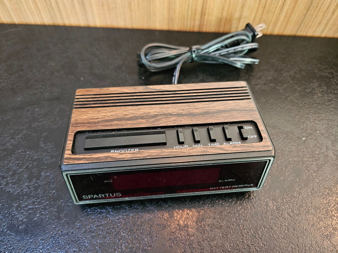 Vintage Spartus 1108 Red LED Display Wood Grain Alarm Clock Retro 1980s ...