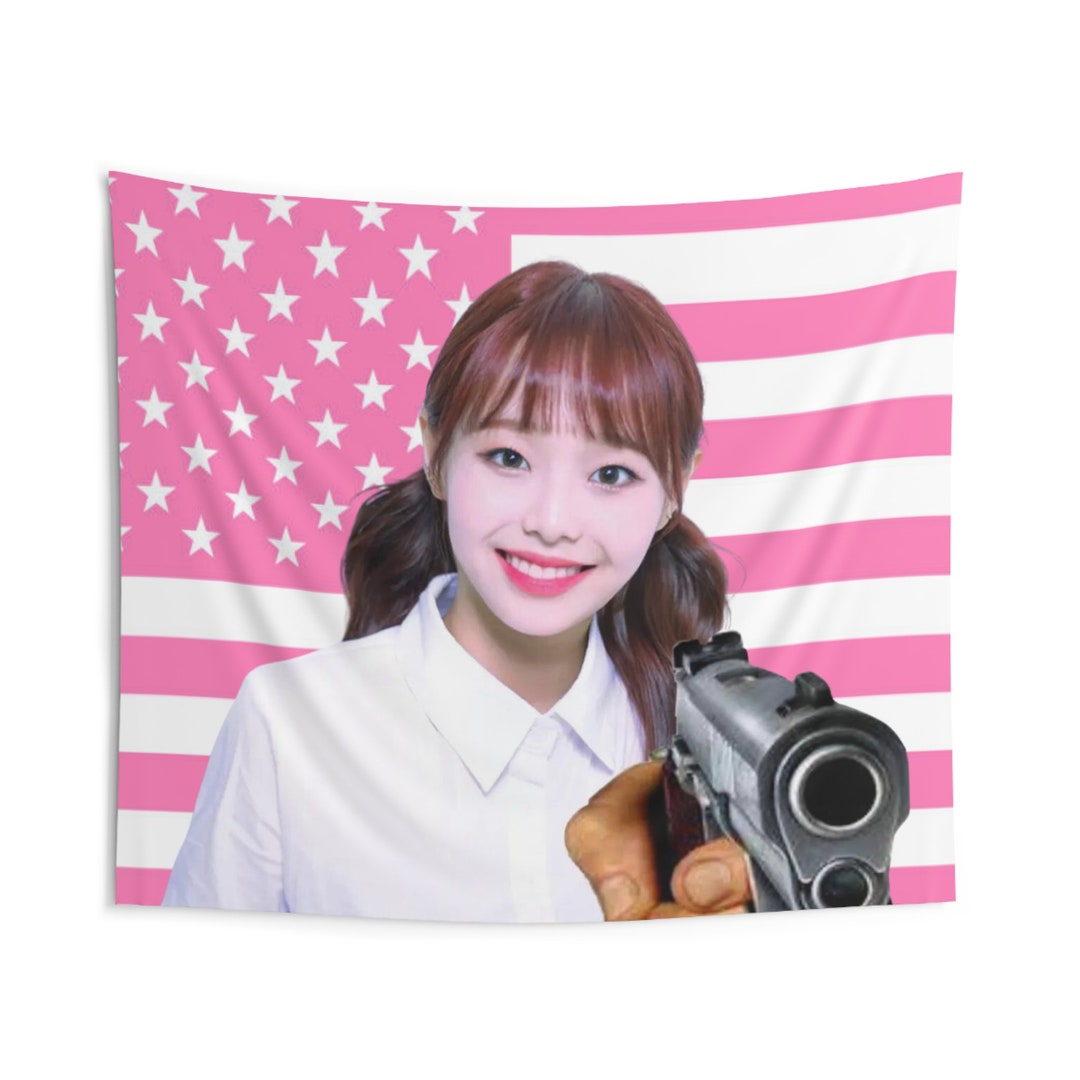 CHUU Loona PINK USA Flag With a Gun American America Us Flag, Kpop Flag ...