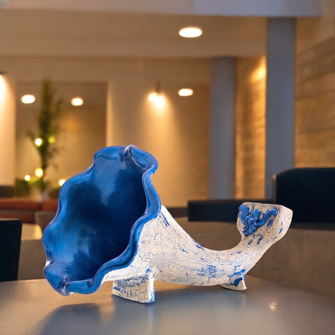 Vintage-inspired Acoustic Gramophone Sculpture Phone Stand | Hand ...