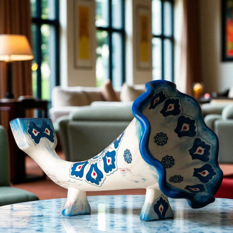 Vintage-inspired Acoustic Gramophone Sculpture Phone Stand | Hand ...