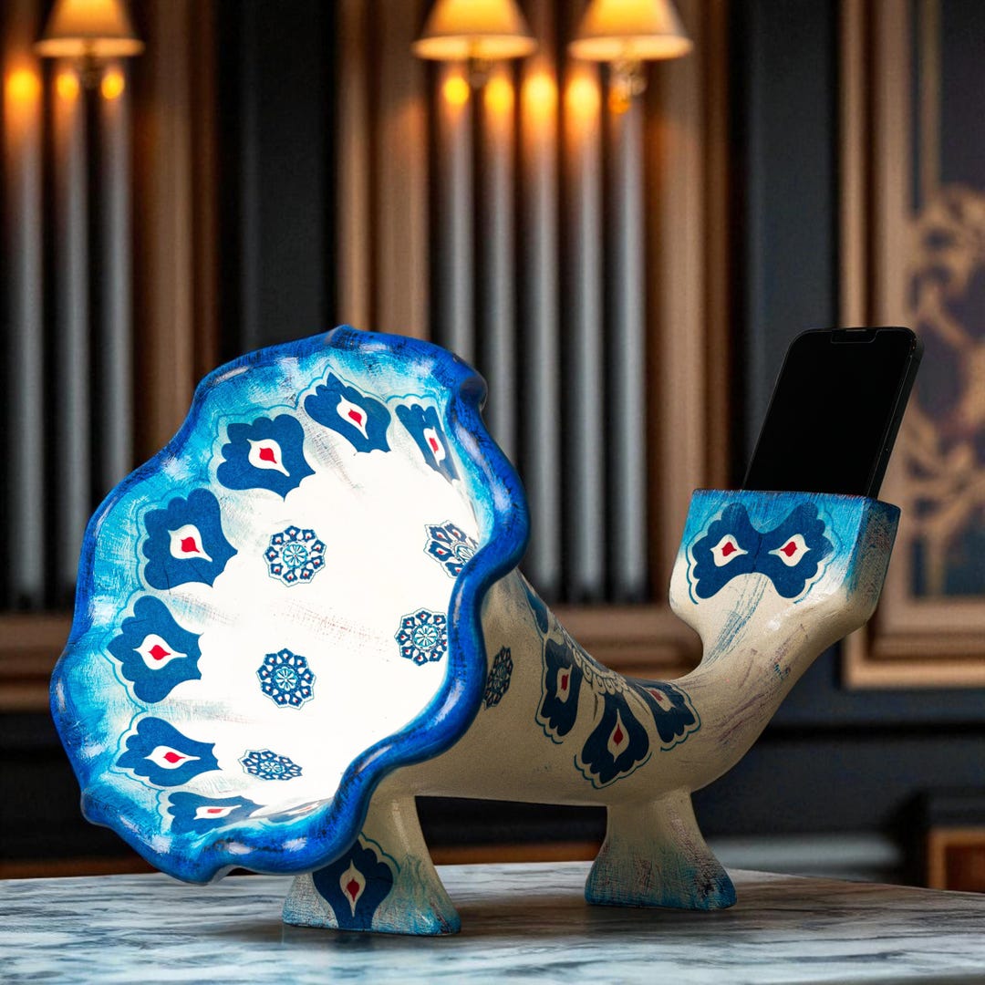 Vintage-inspired Acoustic Gramophone Sculpture Phone Stand | Hand ...