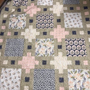 Autumn Breeze Quilt- Handmade: Throw Size 53" X 68" - Etsy
