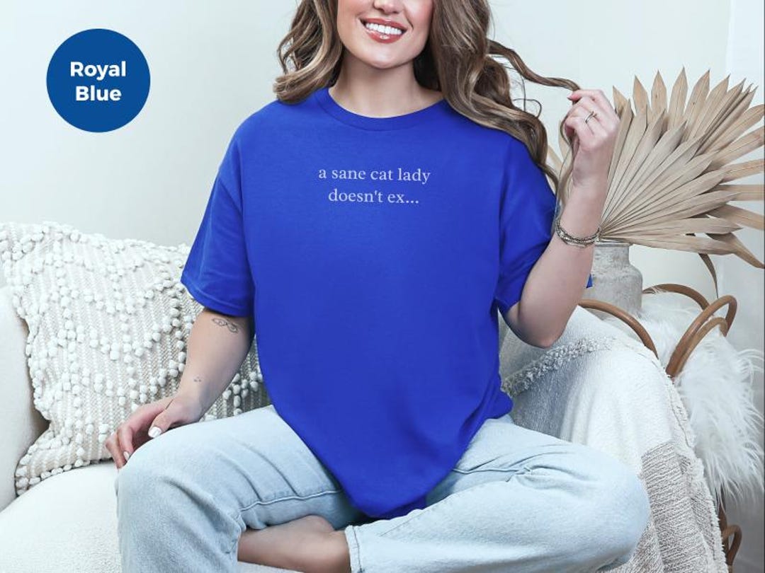 A Sane Cat Lady Doesn't Exist Funny Meme T-shirt and Foodie Gift for ...