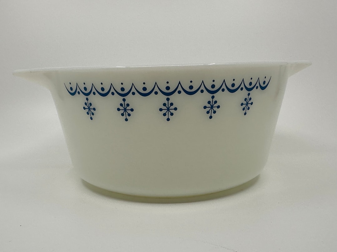 Vintage Pyrex Snowflake Blue Casserole Dish 1.5 Quart Snowflake Garland ...