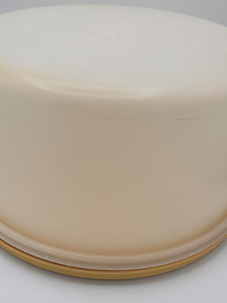Vintage Large Round Tupperware Container 13 Inches Diameter, 7 In. Tall ...