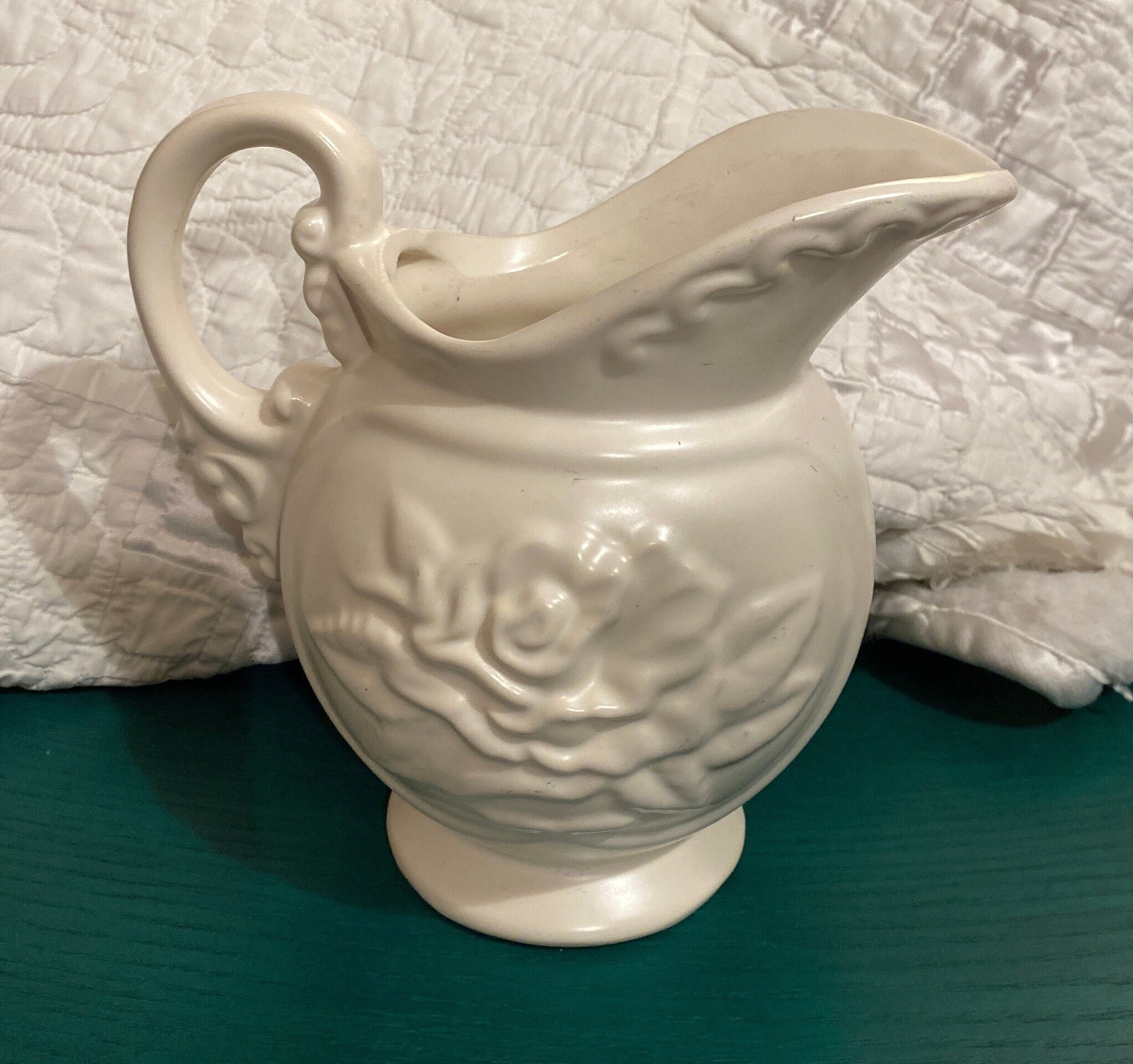 Great Hull Pottery White Rose Pottery. Beautiful Filled With Flowers or ...