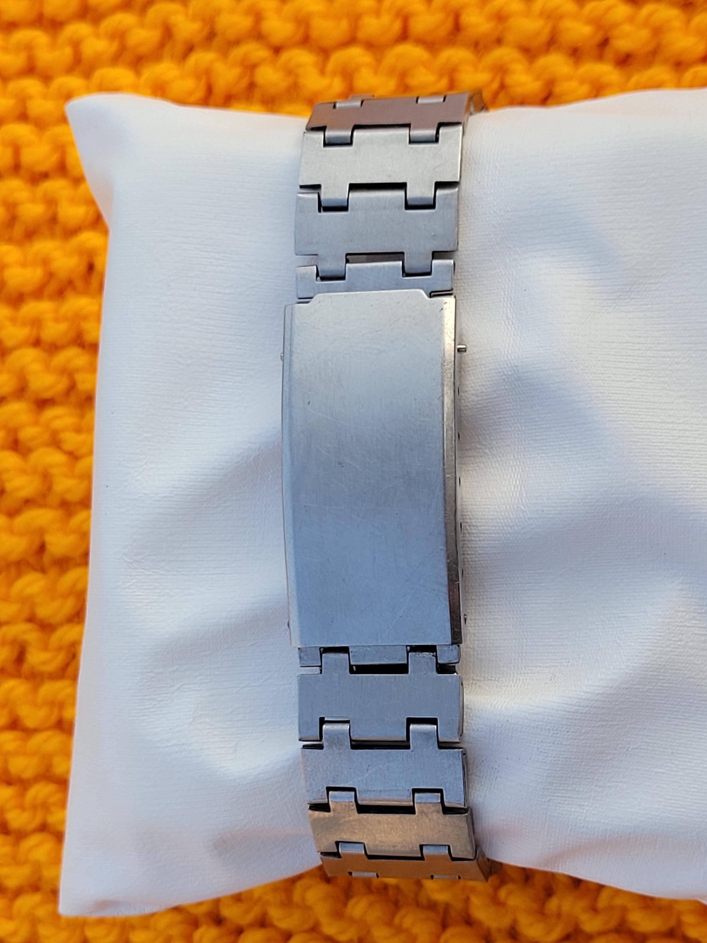 Vintage Buler Jump Hour Watch: 1970s Swiss Made Digital Wristwatch - Etsy