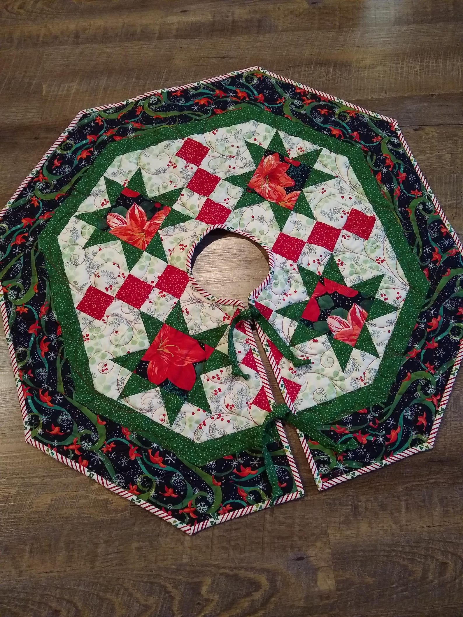 Handmade Quilted Christmas Tree Skirt: Winterly Moda Fabric, 31.5" - Etsy