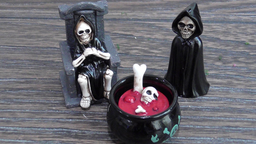 Mini Four Piece Ghoul & Boiling Bones Caldron Set for Halloween Village ...
