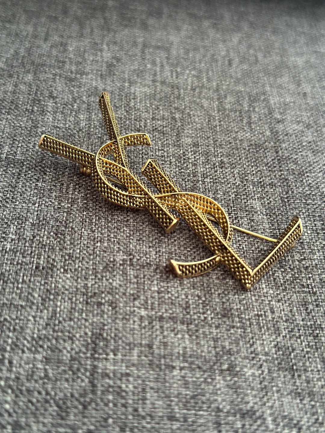 VTG YSL Yves Saint Laurent Vintage Golden Brooch 7cm Metal Steel Logo ...