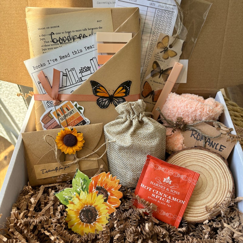 Cozy Gift Box for Teens - 60+ Gift Ideas for 2025