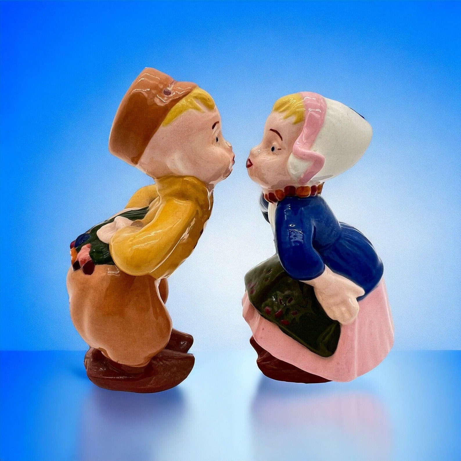 VTG 1962 Kissing Dutch Boy and Girl Marked Poellot 4.5" Hand Painted ...