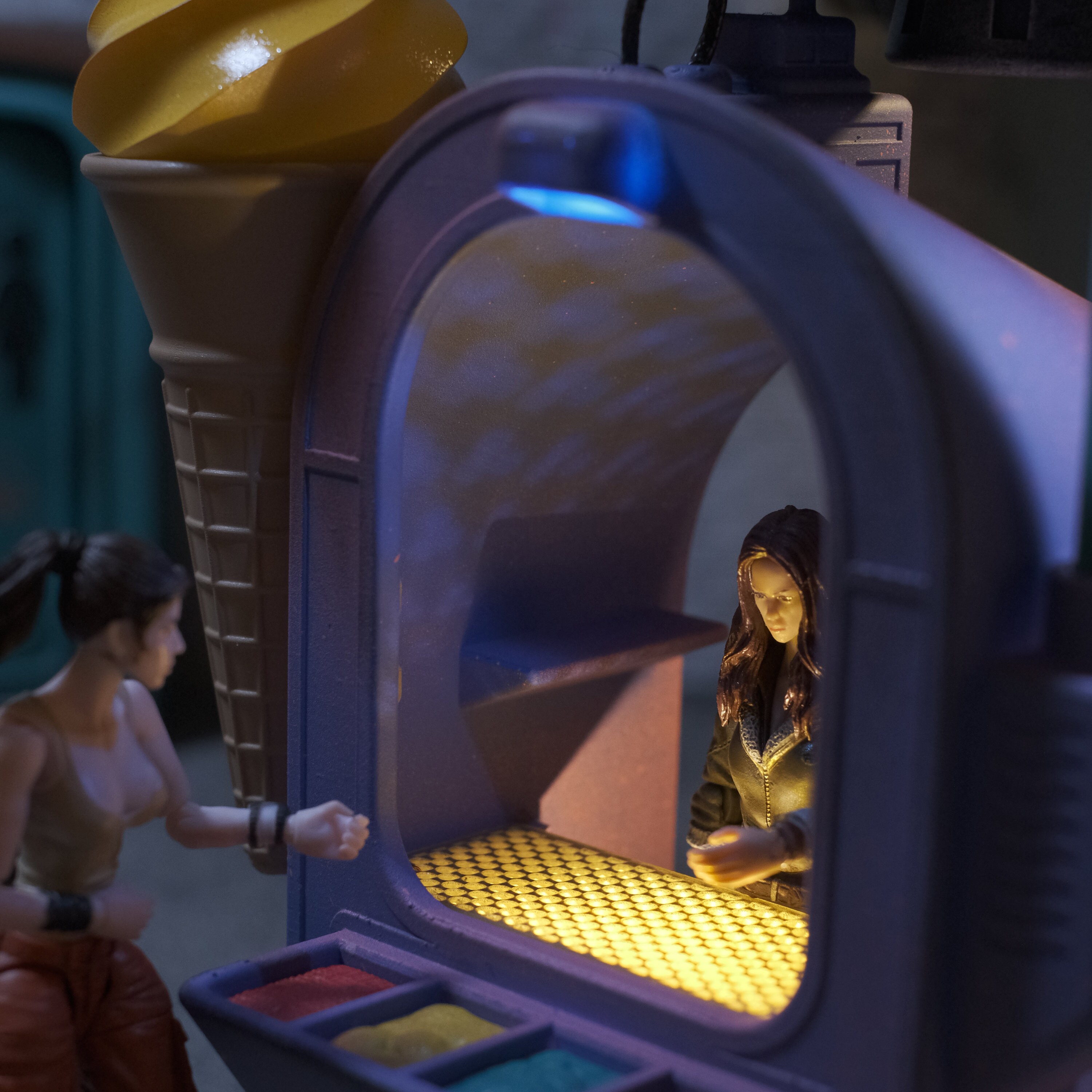 1:18 Scale Sci-fi Ice Cream Stand by District 03 / Light-up Accessory ...