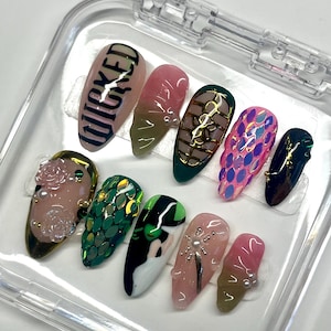 Wicked Inspired Press-on Nails: Glinda & Elphaba, Sparkle Charms - Etsy