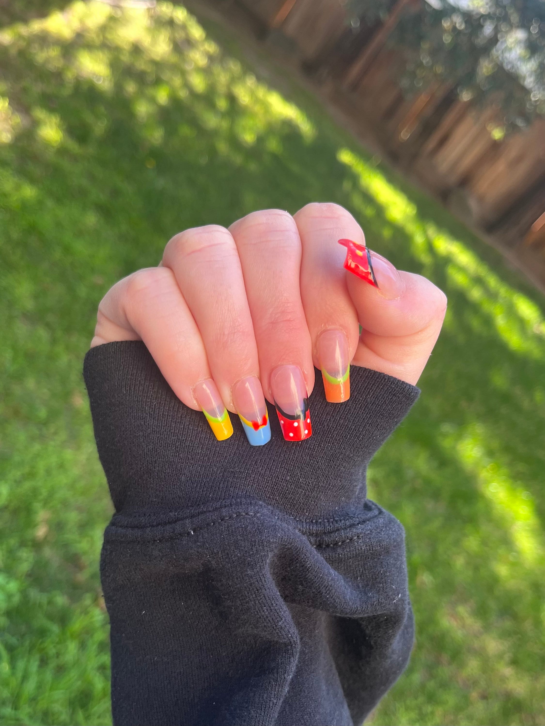 Disney Character Nails, Disneyland, Disney World, Minimalist Design ...