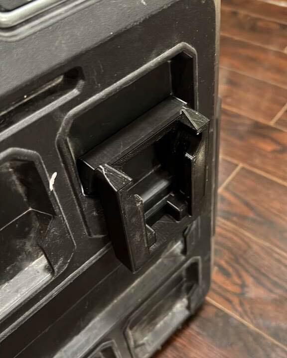 Milwaukee M18 Battery Holder for Packout | M18 Milwaukee PACKOUT ...