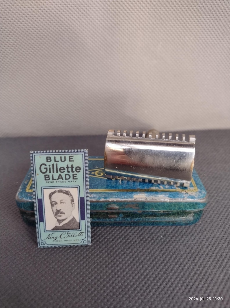 Gillette France Service Set - Etsy