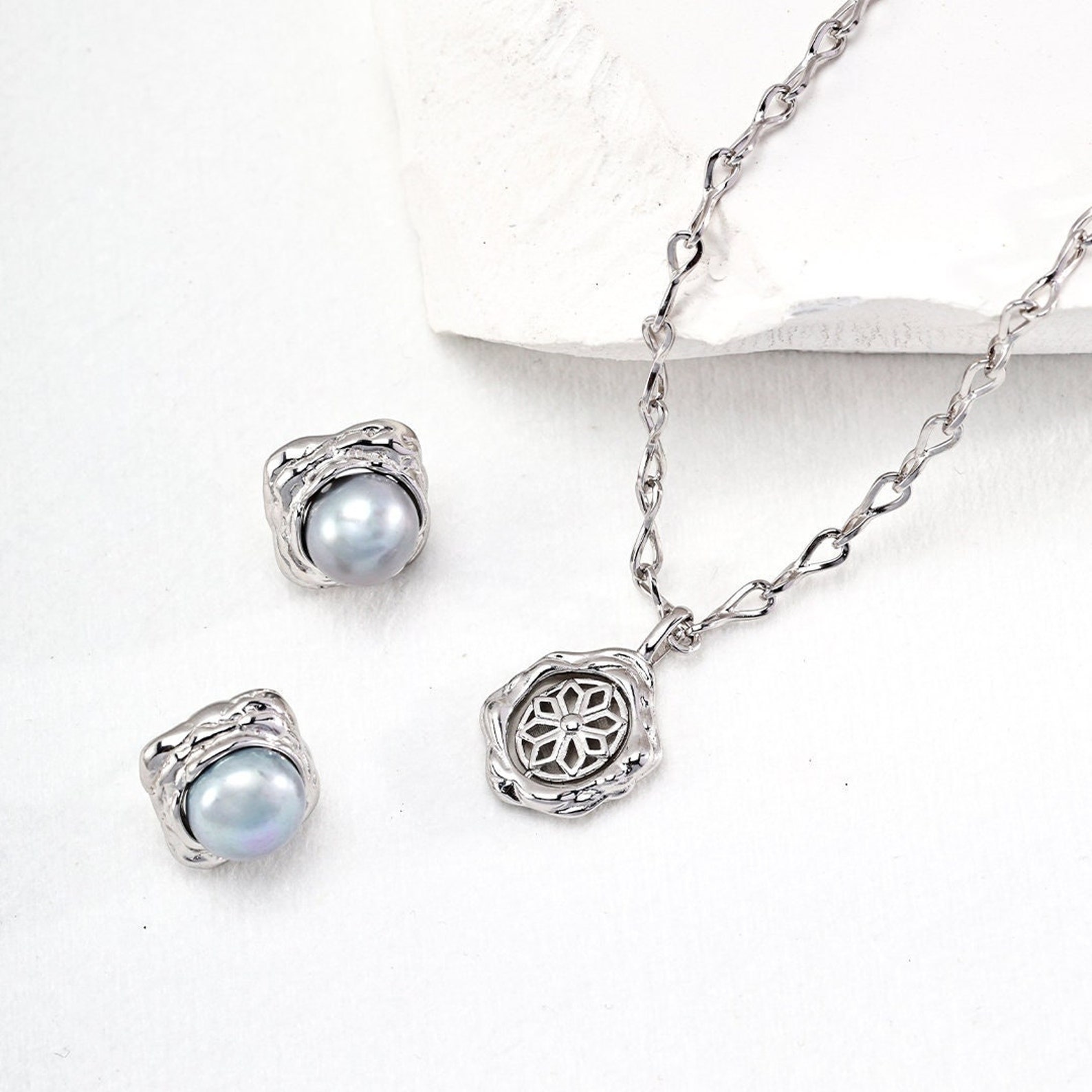 Dainty Spinning Pendant Necklace, 925K Sterling Silver, Modern Trending ...