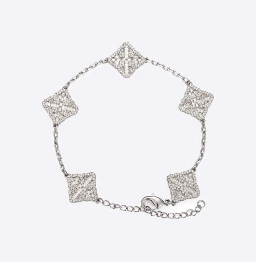 ICED CLOVER BRACELET - Etsy