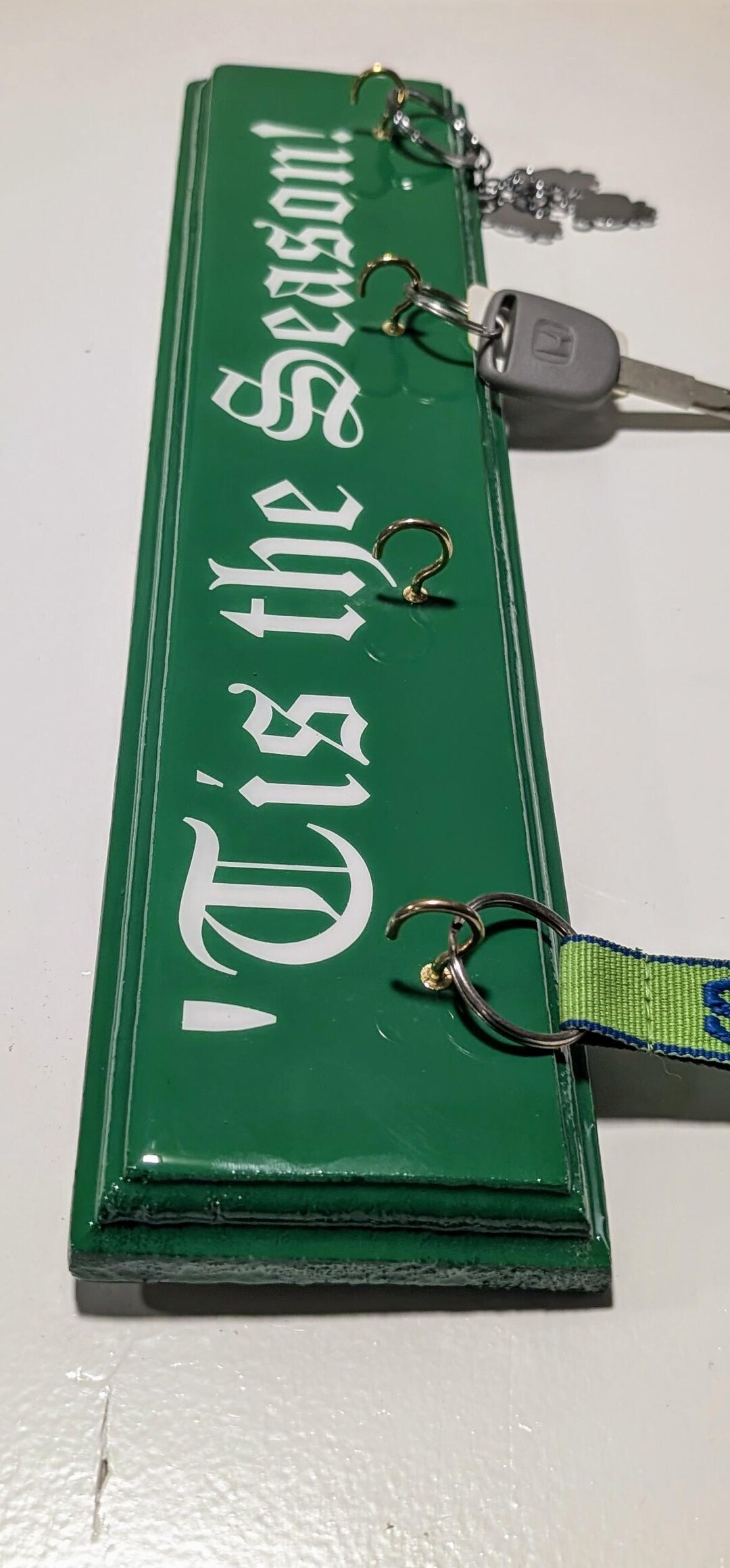 Christmas-themed "'tis the Season !" Key Rack - Etsy