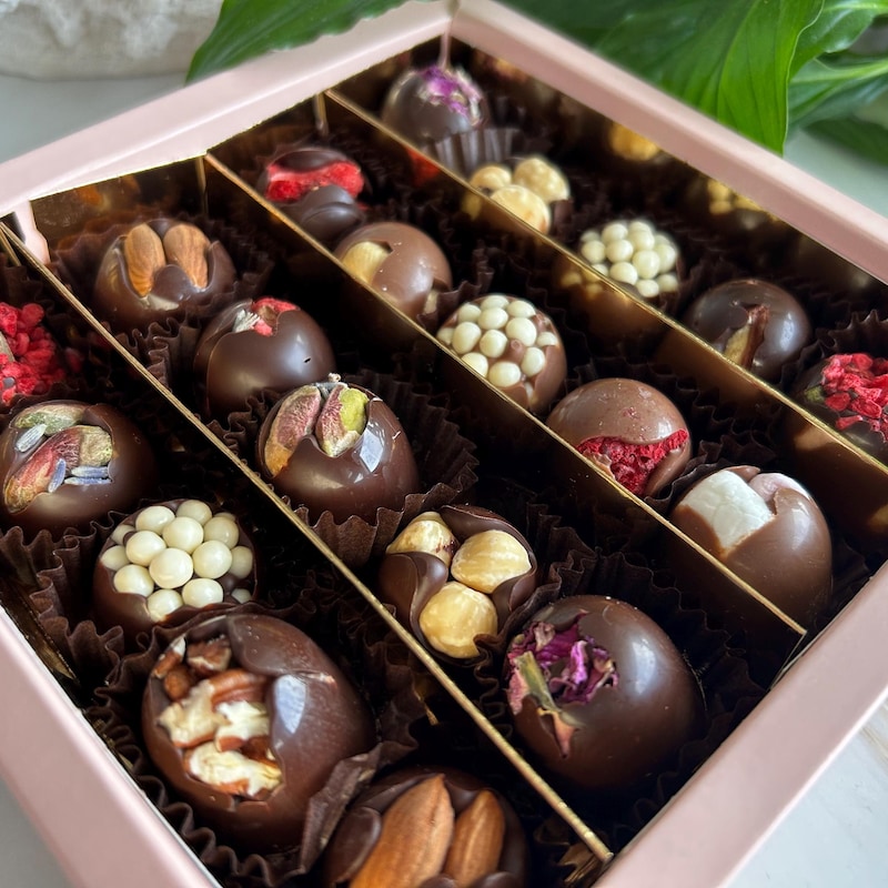 Custom Chocolate Hamper - Etsy