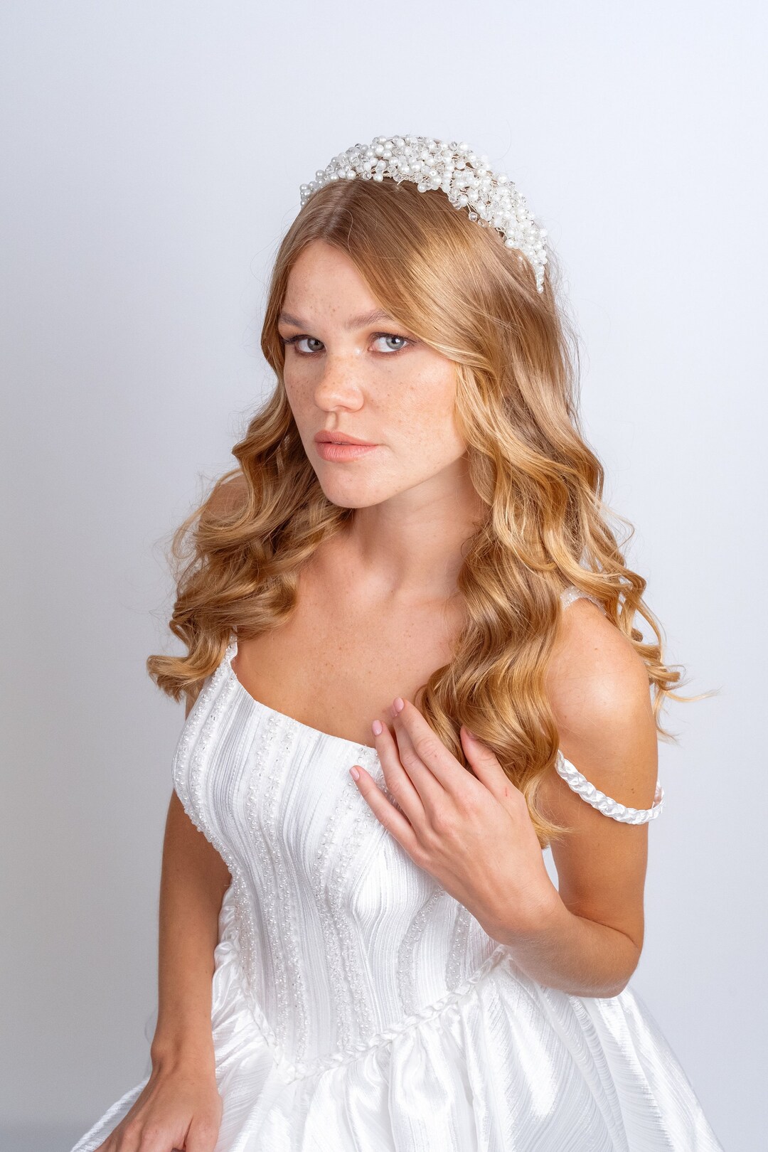 Triple Crown With Adjacent Structure Consisting of Crystals and Pearls ...