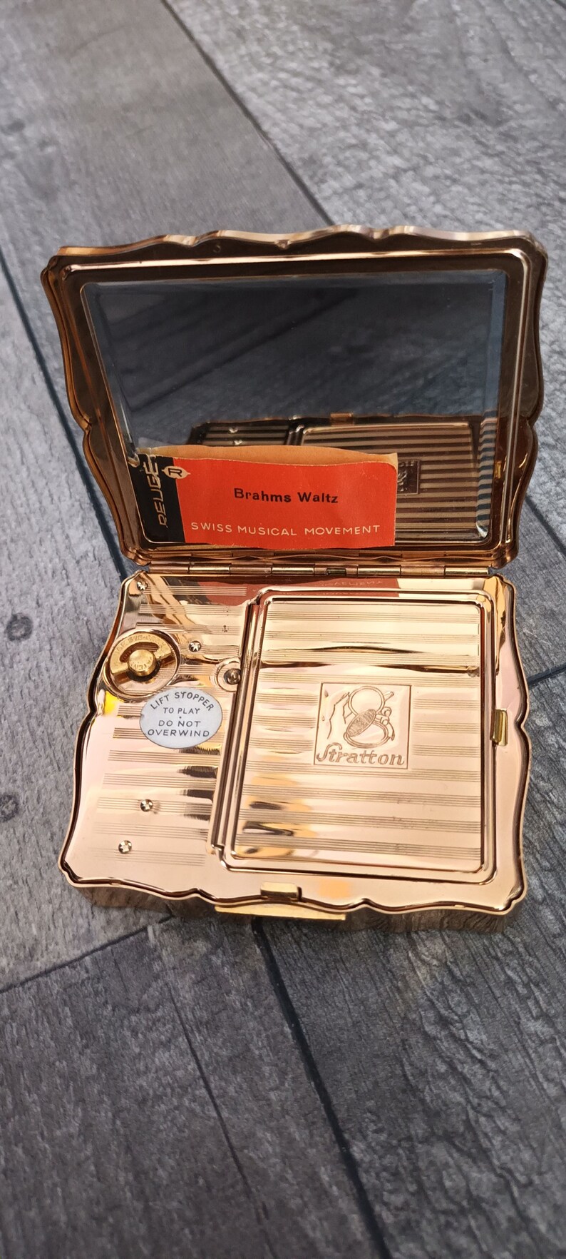 Musical Floral Stratton Powder Compact in Excellent Vintage Condition ...